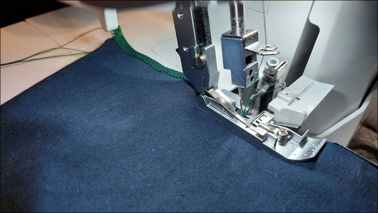 Naaien met overlock & coverlock – Naaistudio A.