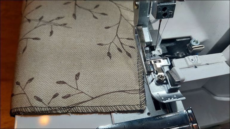 Naaien met overlock & coverlock – Naaistudio A.