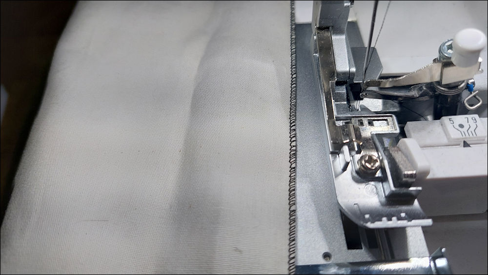 Rolzoom en rolnaad met de overlockmachine – Naaistudio A.